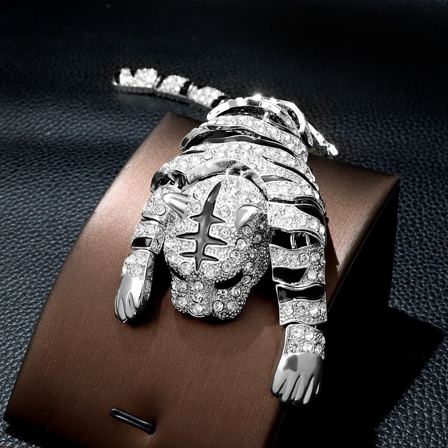 Luxury Tiger Shoulder Lapel Pin